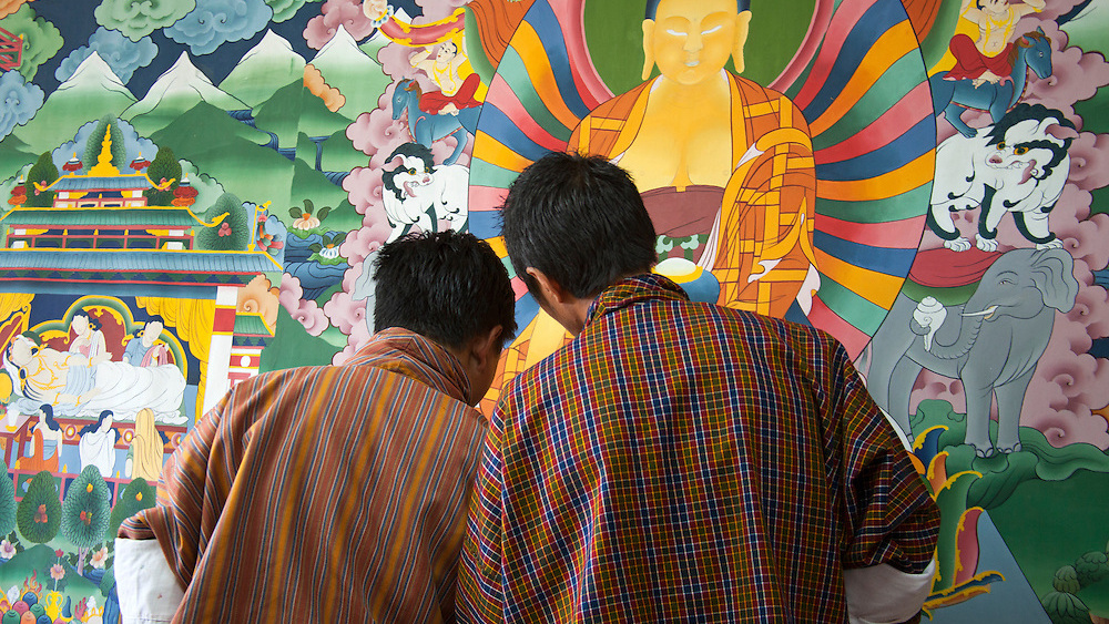 Explore Bhutan's Handicrafts: Tradition & Craftsmanship