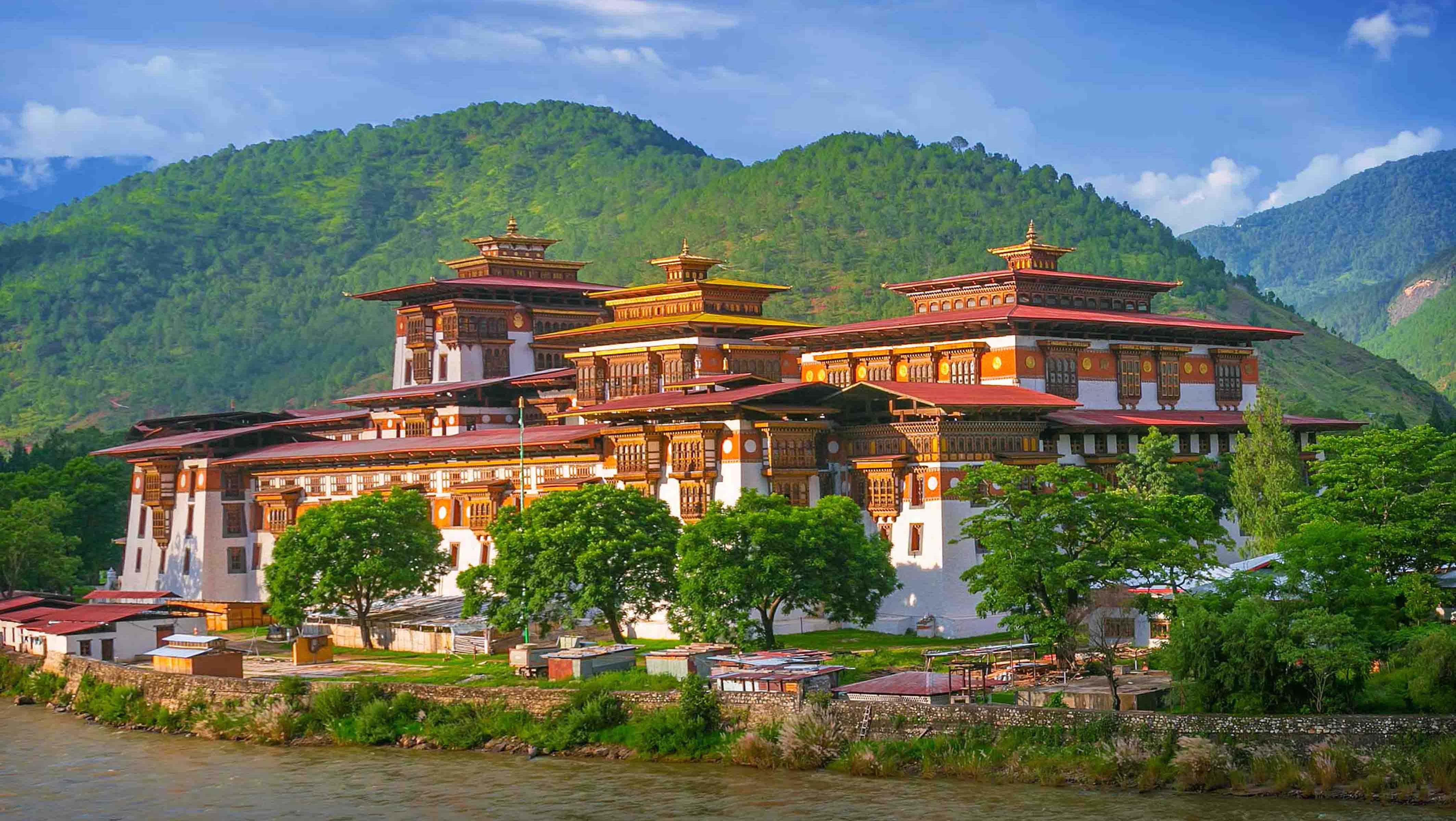 Dzongs in Bhutan: A Guide to Bhutan's Famous Fortress Monasteries