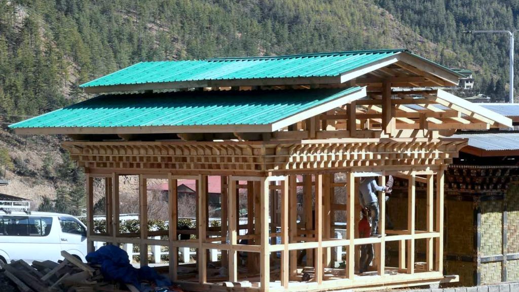 Explore Bhutan's Handicrafts: Tradition & Craftsmanship